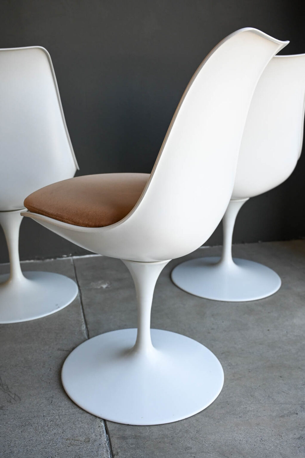 Vintage 70's Saarinen Style Tulip Chairs, Set of 4 with Velvet Seat ...