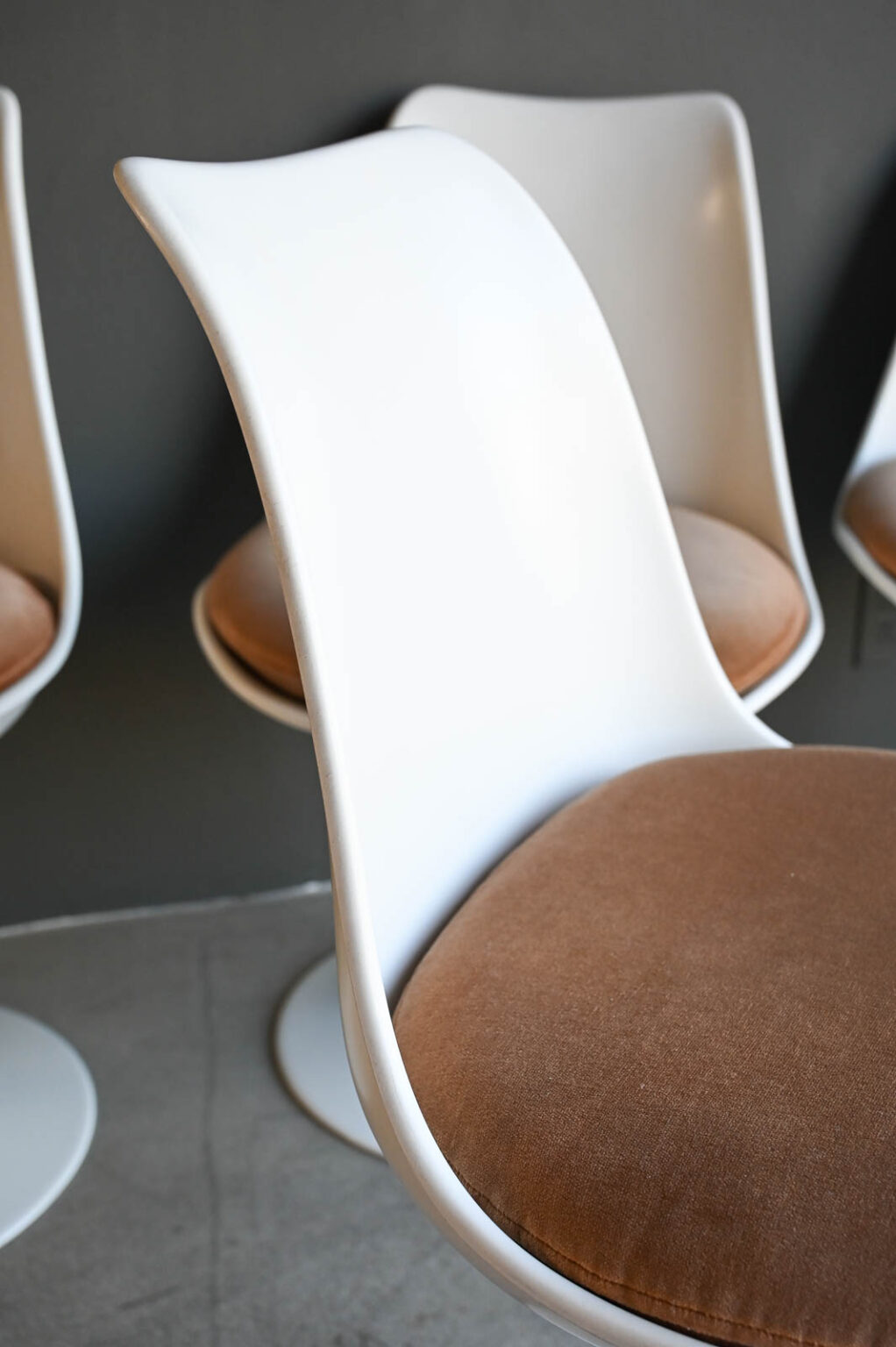 Vintage 70's Saarinen Style Tulip Chairs, Set of 4 with Velvet Seat ...