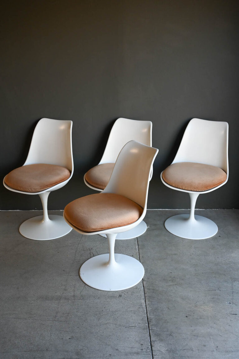 Vintage 70's Saarinen Style Tulip Chairs, Set of 4 with Velvet Seat ...