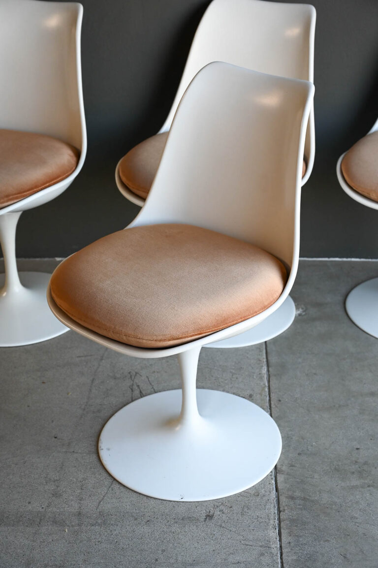 Vintage 70's Saarinen Style Tulip Chairs, Set of 4 with Velvet Seat ...