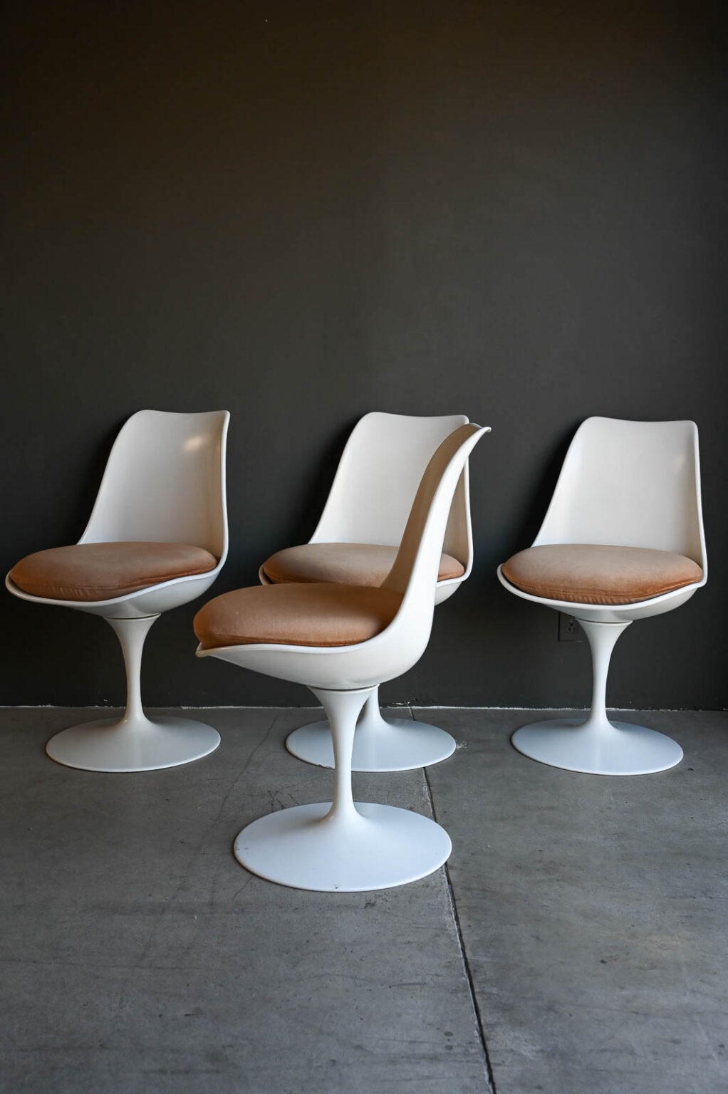 Vintage 70's Saarinen Style Tulip Chairs, Set of 4 with Velvet Seat ...