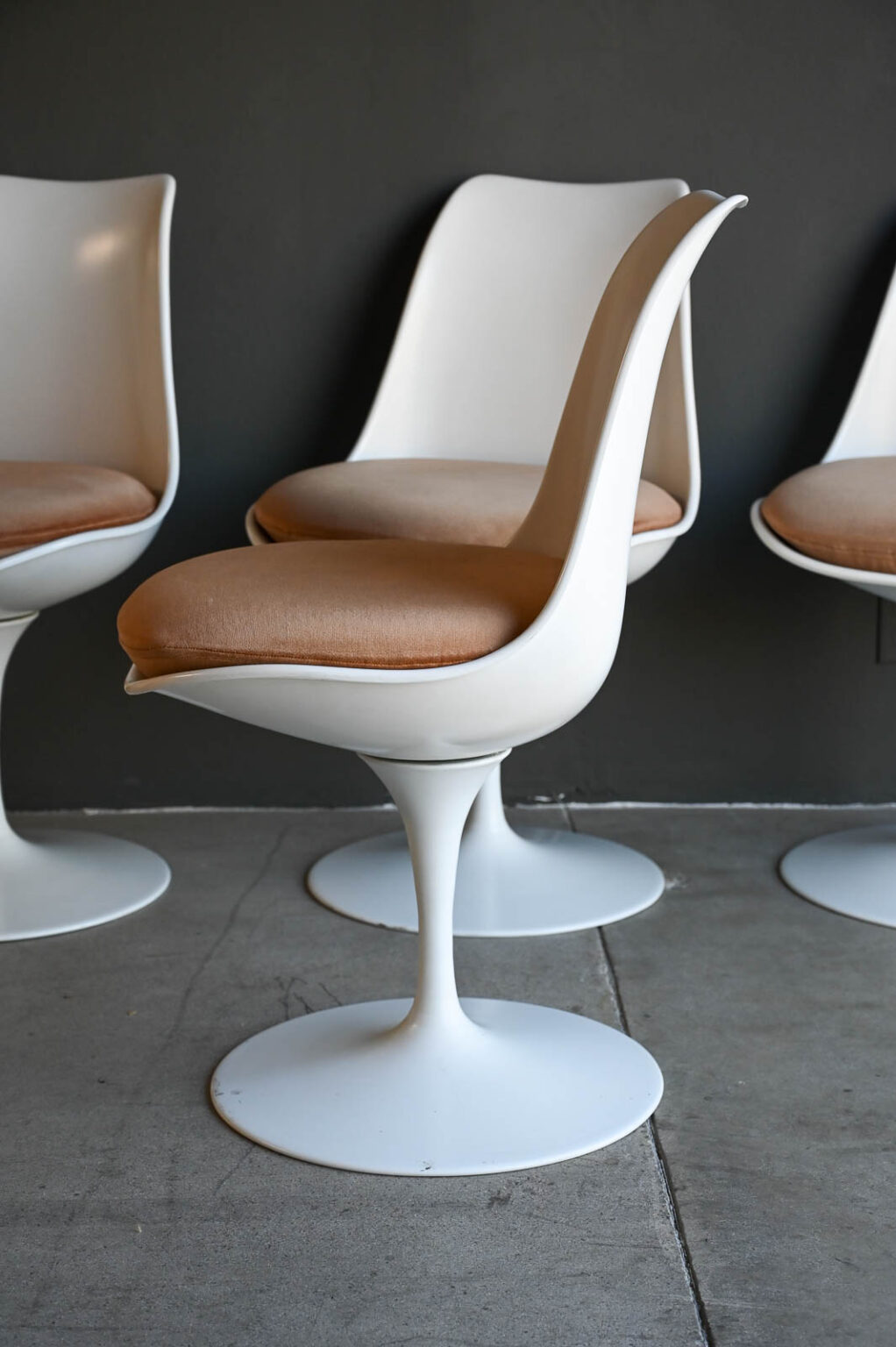 Vintage 70's Saarinen Style Tulip Chairs, Set of 4 with Velvet Seat ...